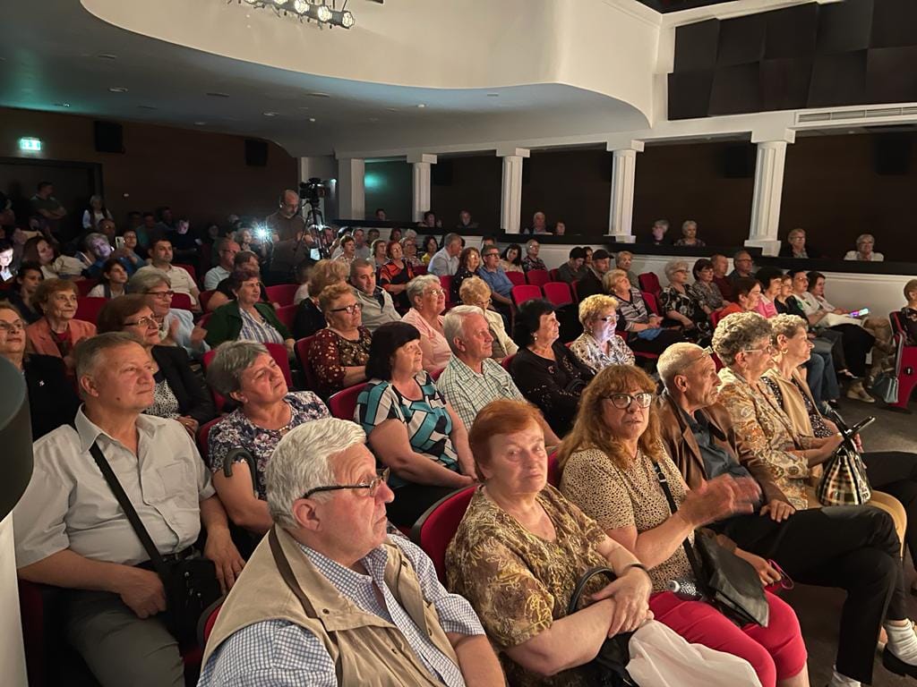 Foto Cinema Flacara, Turnu Magurele, a rulat cu sala plina de tineri ...